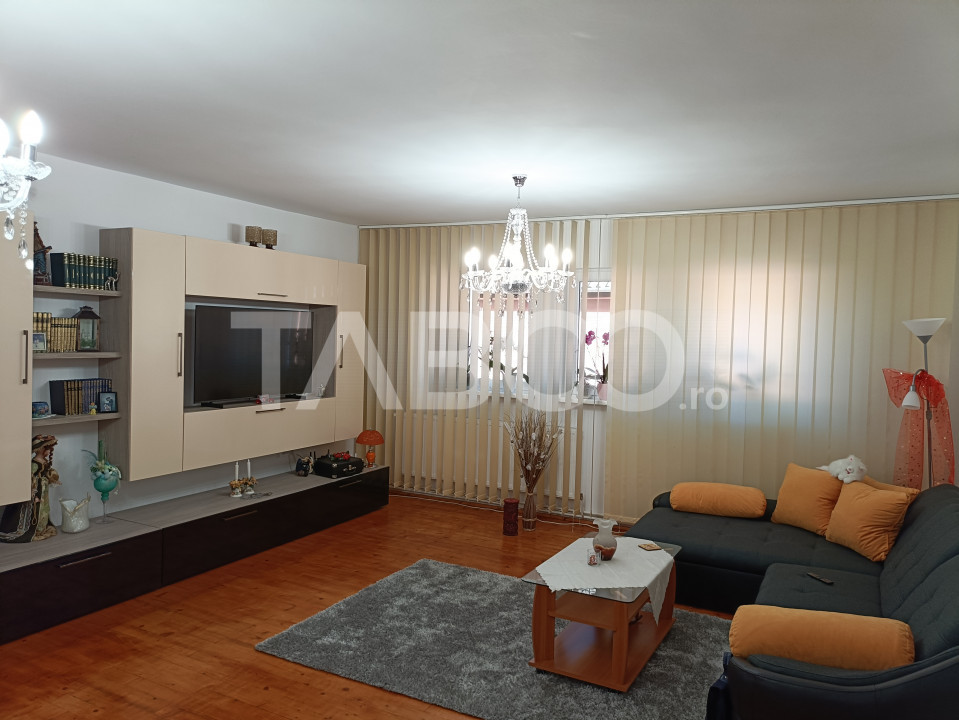 Casa tip duplex 6 camere 280 mpu terasa garaj curte gradina Sard Alba ...